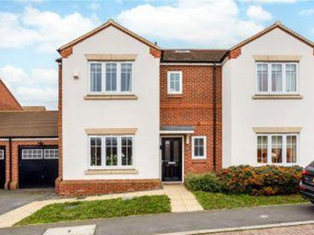 4 Bedrooms Semi detached house for sale in Mortimer Crescent, Kings Park, St. Albans, Hertfordshire AL3