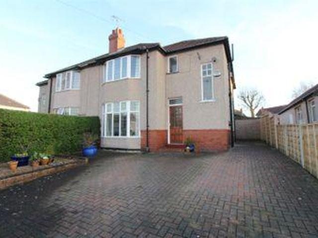4 Bedrooms Semi detached house for sale in Mavis Avenue, Cookridge, Leeds LS16
