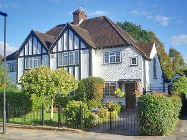 4 Bedrooms Semi detached house for sale in Manor Way, Petts Wood, Kent BR5