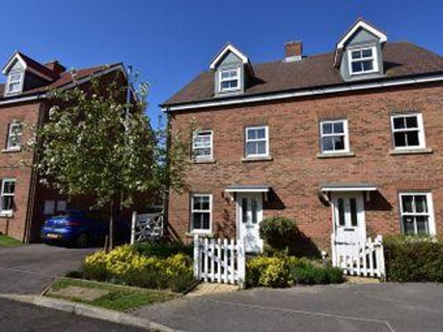 4 Bedrooms Semi detached house for sale in Martins Gardens, Crowborough TN6