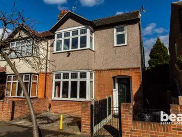 4 Bedrooms Semi detached house for sale in Norfolk Road, Romford RM7