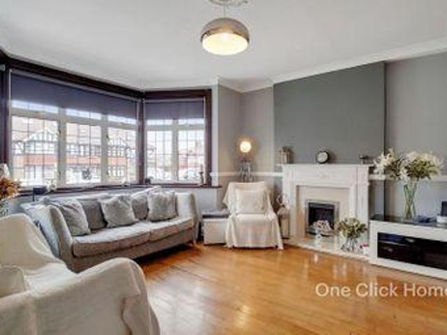 4 Bedrooms Semi detached house for sale in North View Drive, Woodford Green IG8