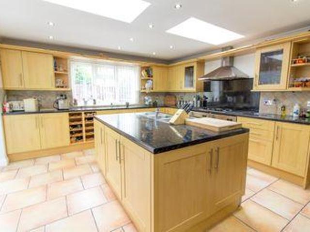 4 Bedrooms Semi detached house for sale in Nettlestone Close, Henbury, Bristol BS10