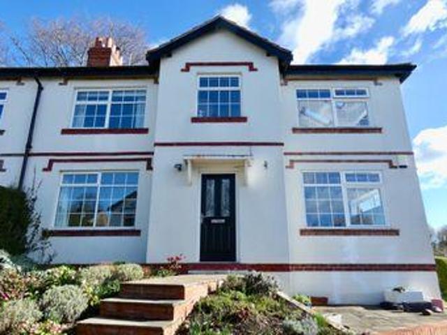 4 Bedrooms Semi detached house for sale in South Bank, East Keswick, Leeds LS17