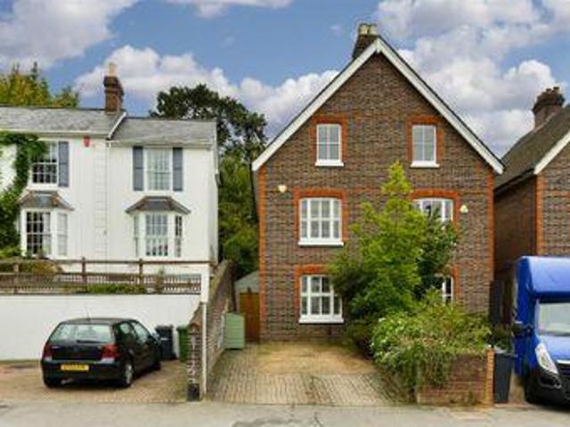 4 Bedrooms Semi detached house for sale in Somerset Road, Redhill RH1
