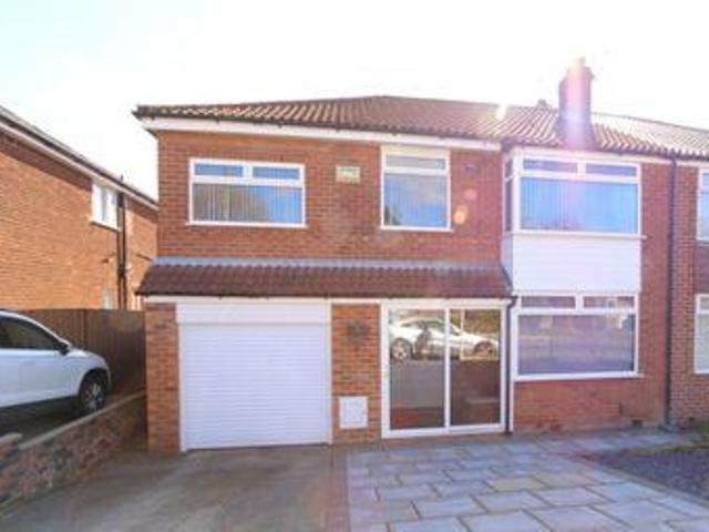 4 Bedrooms Semi detached house for sale in Scott Road, Denton, Manchester M34