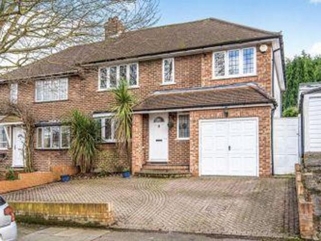 4 Bedrooms Semi detached house for sale in Stuart Avenue, Hayes, Bromley BR2