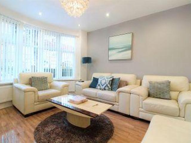 4 Bedrooms Semi detached house for sale in St. Monicas Avenue, Luton LU3