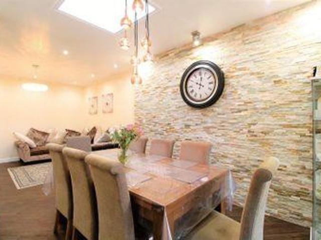4 Bedrooms Semi detached house for sale in St. Monicas Avenue, Luton LU3