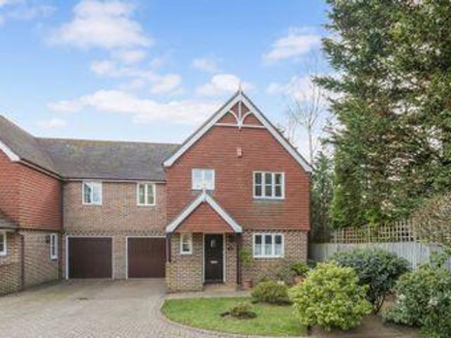 4 Bedrooms Semi detached house for sale in St. Mary´s Gardens, Chesworth Lane, Horsham, West Sussex RH12