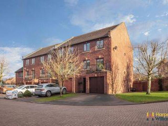 4 Bedrooms Semi detached house for sale in Stonyhurst Crescent, Culcheth, Warrington WA3