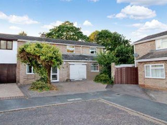 4 Bedrooms Semi detached house for sale in Swallowdale, Colchester CO2