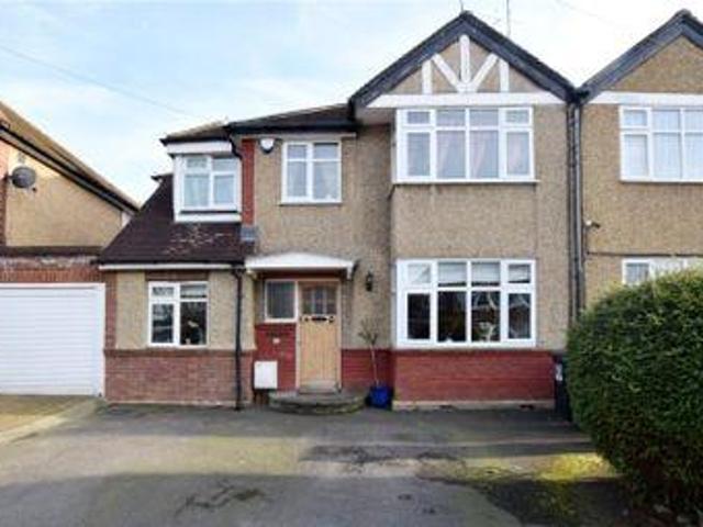4 Bedrooms Semi detached house for sale in Swiss Avenue, Watford, Hertfordshire WD18