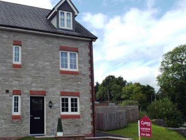 4 Bedrooms Semi detached house for sale in Parc Yr Hendre, Tycroes, Ammanford SA18