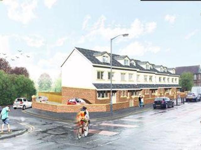 4 Bedrooms Semi detached house for sale in Parkhills Road, Bury BL9