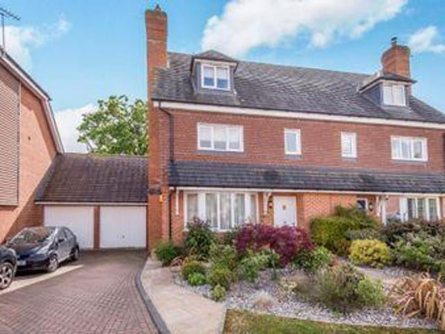 4 Bedrooms Semi detached house for sale in Pines Ridge, Horsham RH12