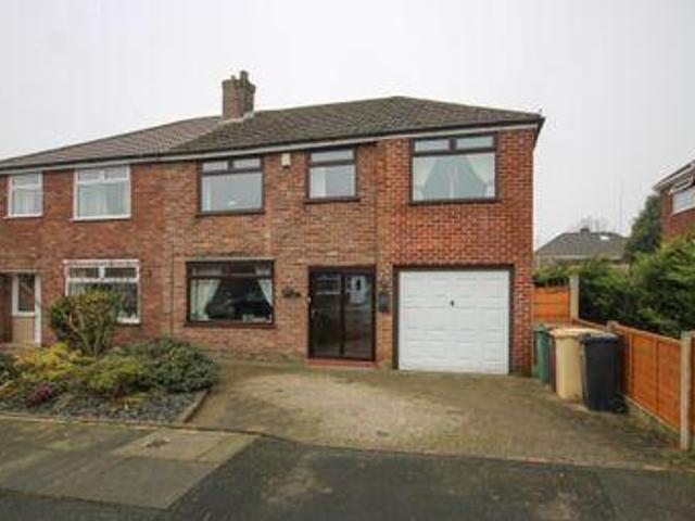 4 Bedrooms Semi detached house for sale in Queens Avenue, Bromley Cross, Bolton BL7