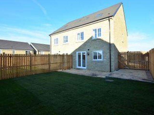 4 Bedrooms Semi detached house for sale in Roper Lane, Queensbury, Bradford BD13