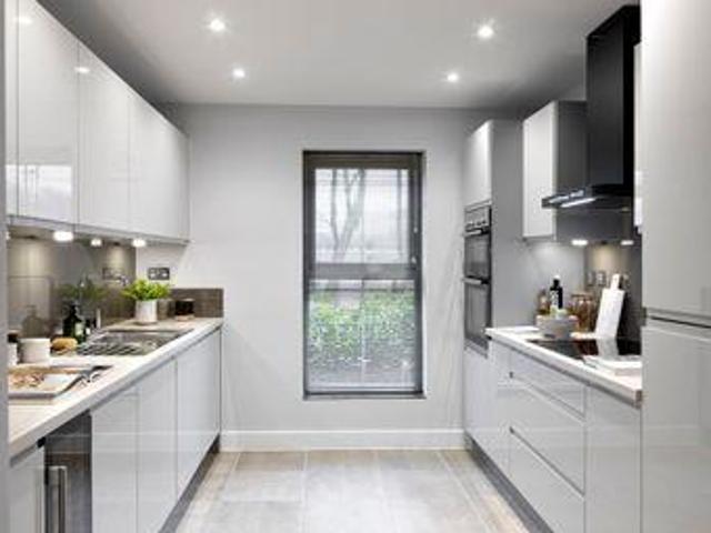 4 Bedrooms Semi detached house for sale in Red Hall Lane, Snow Hill, Wakefield WF1