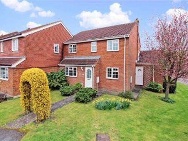 4 Bedrooms Semi detached house for sale in Regency Court, Aylesbury HP21