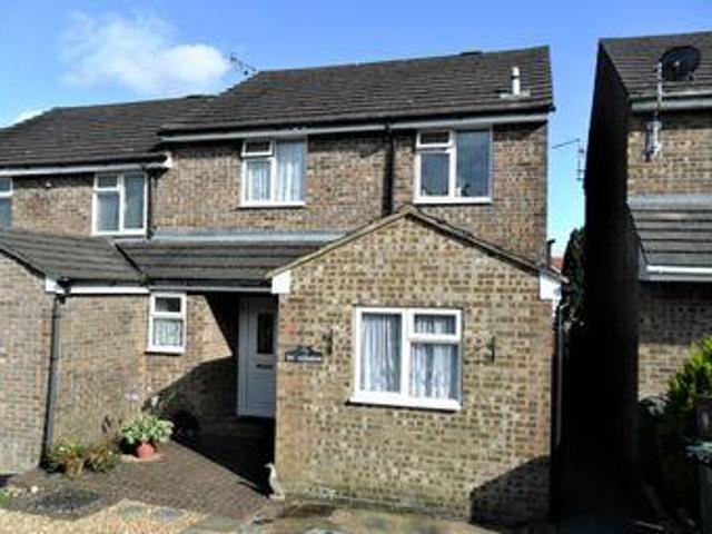 4 Bedrooms Semi detached house for sale in Woodside Close, Bordon GU35