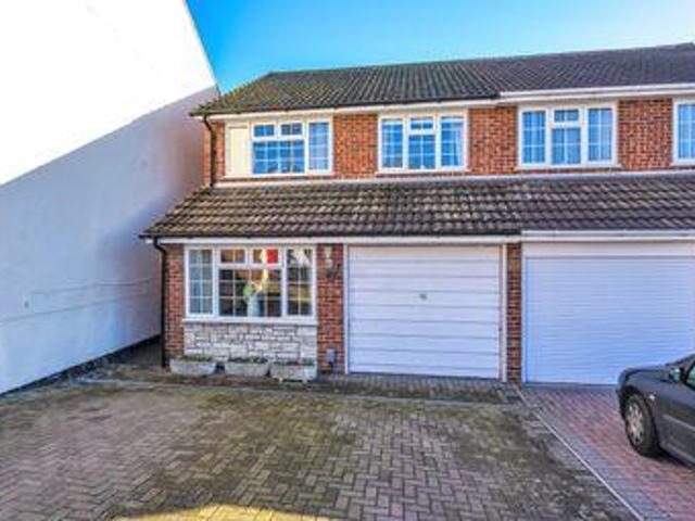 4 Bedrooms Semi detached house for sale in Waterloo Road, Aldershot, Hampshire GU12