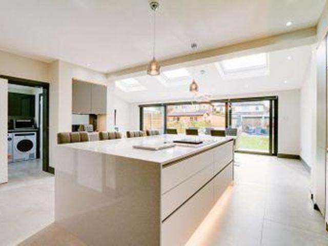 4 Bedrooms Semi detached house for sale in Waverley Avenue, Sutton SM1