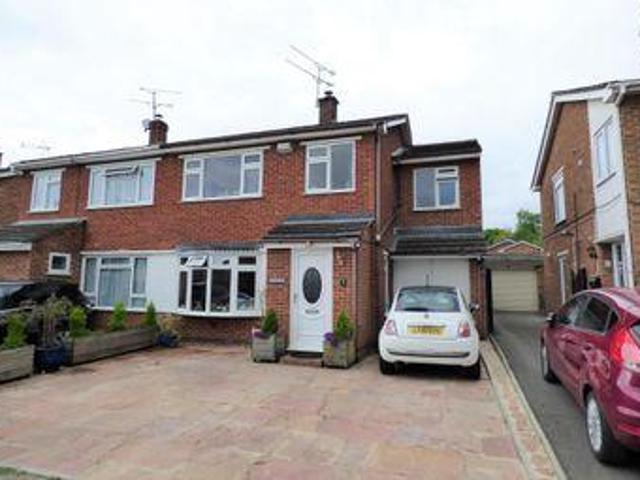 4 Bedrooms Semi detached house for sale in Wayman Road, Farnborough GU14