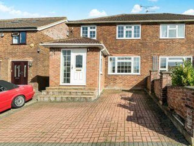4 Bedrooms Semi detached house for sale in Walton Drive, High Wycombe HP13