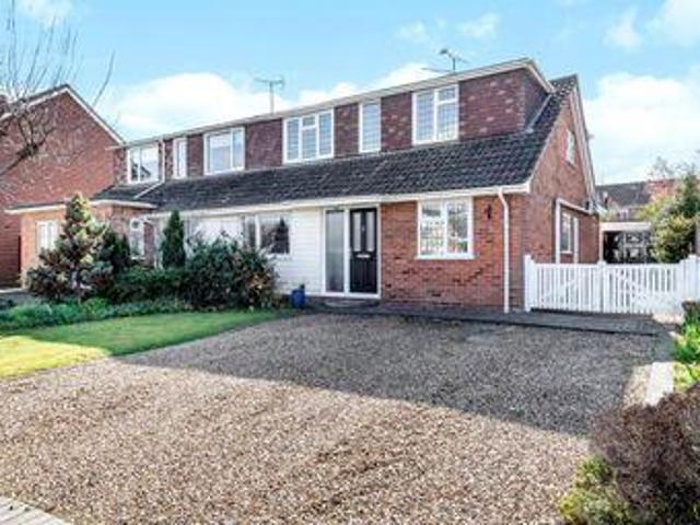 4 Bedrooms Semi detached house for sale in Walter Road, Wokingham RG41