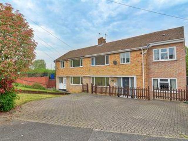 4 Bedrooms Semi detached house for sale in Wenlock Crescent, Chesterfield S40