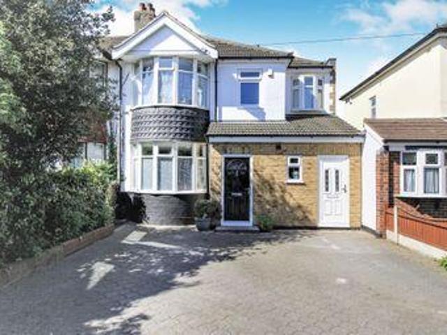 4 Bedrooms Semi detached house for sale in Wennington Road, Rainham RM13