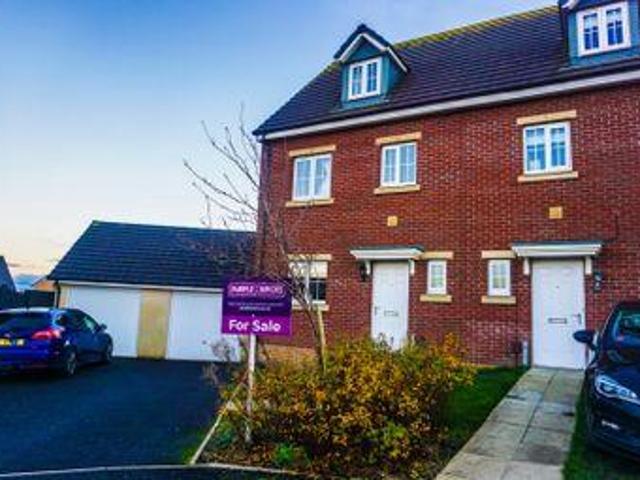 4 Bedrooms Semi detached house for sale in White Farm, Barry CF62