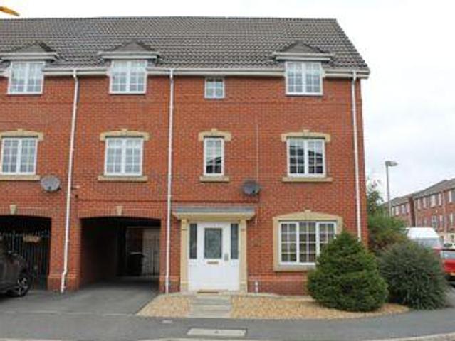 4 Bedrooms Semi detached house for sale in William Foden Close, Sandbach CW11