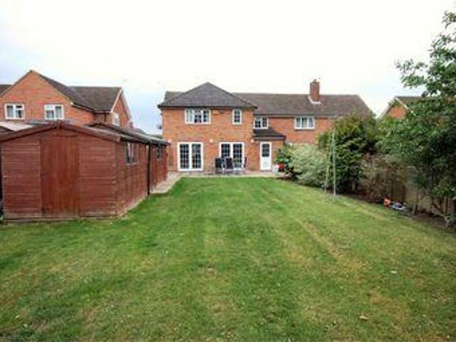 4 Bedrooms Semi detached house for sale in Winterton Drive, Aylesbury, Buckinghamshire HP21