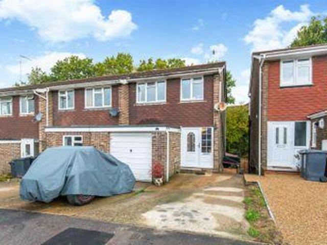 4 Bedrooms Semi detached house for sale in Wren Close, Heathfield TN21