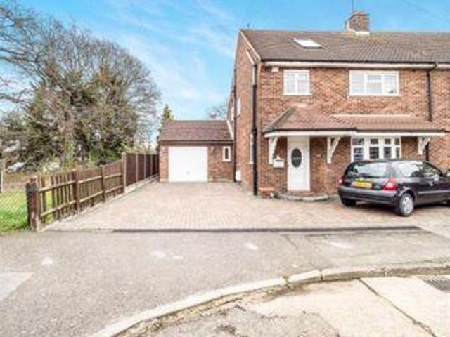 4 Bedrooms Semi detached house for sale in Torrance Close, Hornchurch RM11