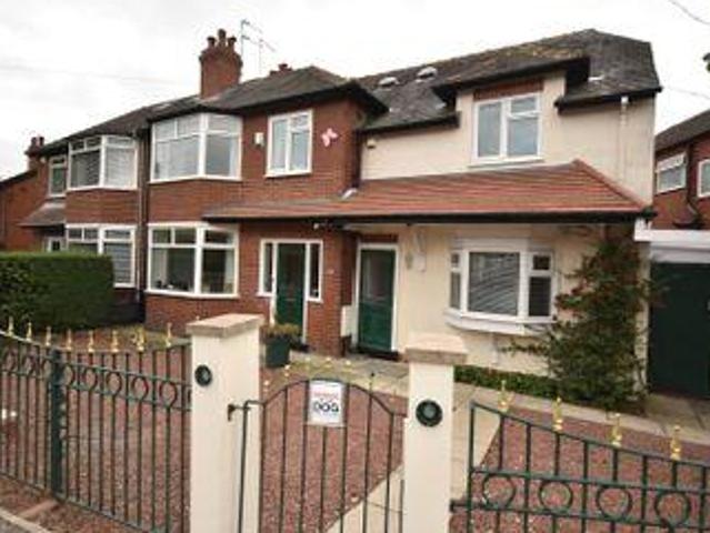 4 Bedrooms Semi detached house for sale in Talbot Avenue, Leeds LS8