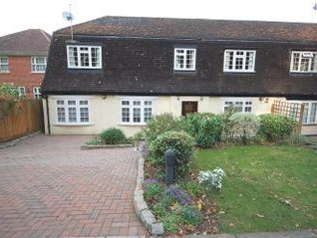 4 Bedrooms Semi detached house for sale in The Paddocks, Frith Lane, London NW7