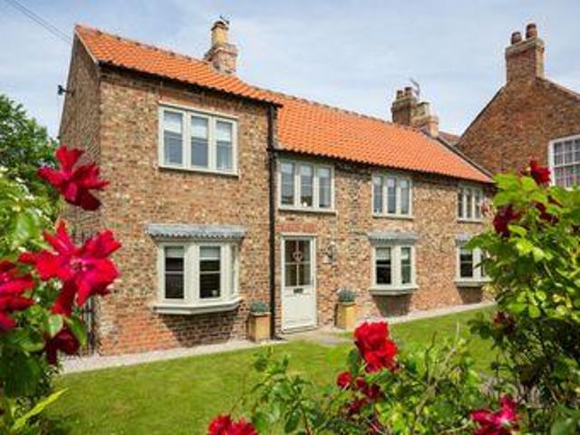 4 Bedrooms Semi detached house for sale in The Village, Strensall, York YO32
