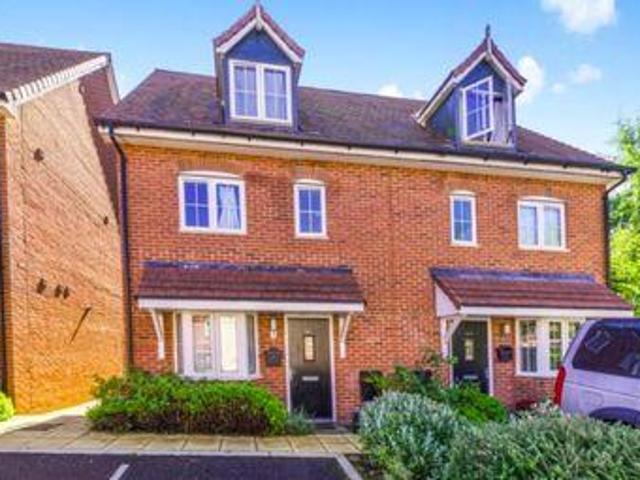 4 Bedrooms Semi detached house for sale in Treetops Way, Heathfield, East Sussex, United Kingdom TN21