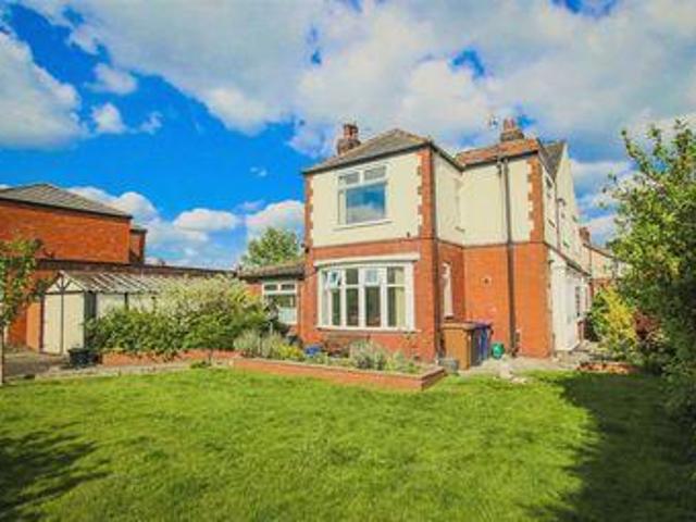 4 Bedrooms Semi detached house for sale in Vestris Drive, Salford M6