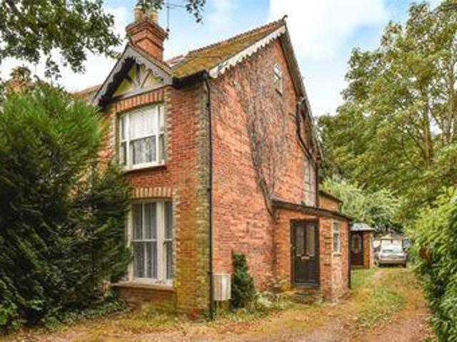 4 Bedrooms Semi detached house for sale in Yorktown Road, Sandhurst, Berkshire GU47