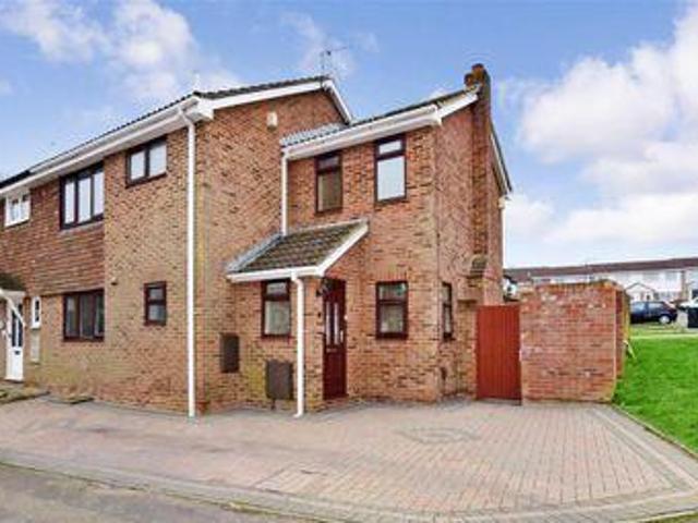 4 Bedrooms Semi detached house for sale in Yew Tree Close, Lords Wood, Chatham, Kent ME5