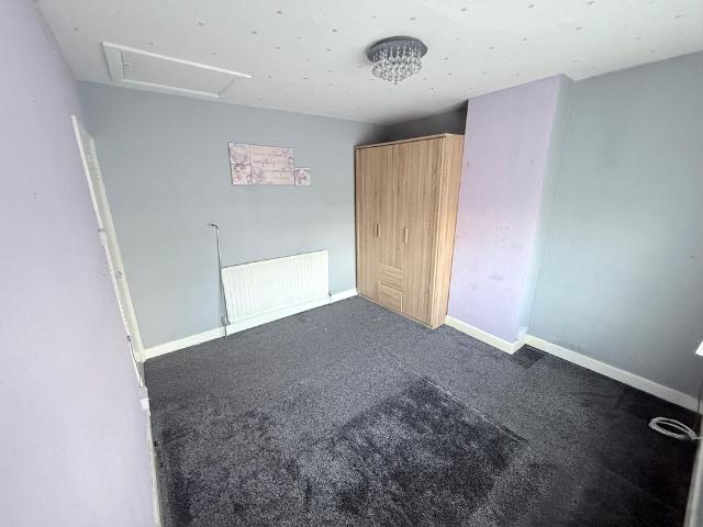 4 bedrooms Semi Detached House To Let