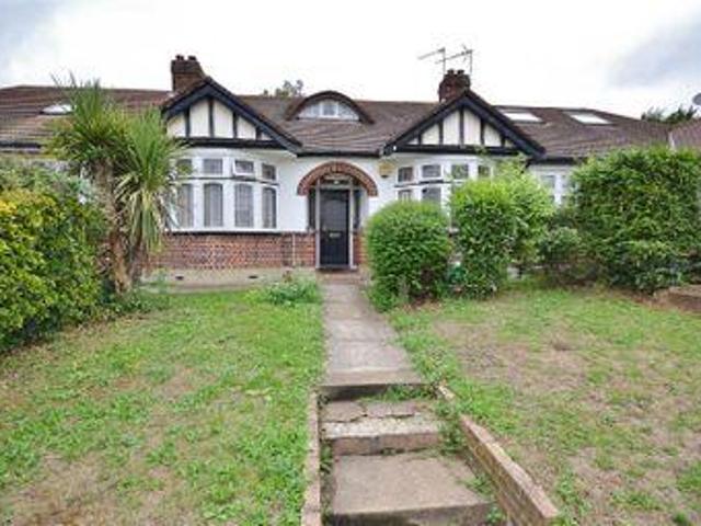 4 Bedrooms Terraced bungalow for sale in Horns Road, Ilford IG6