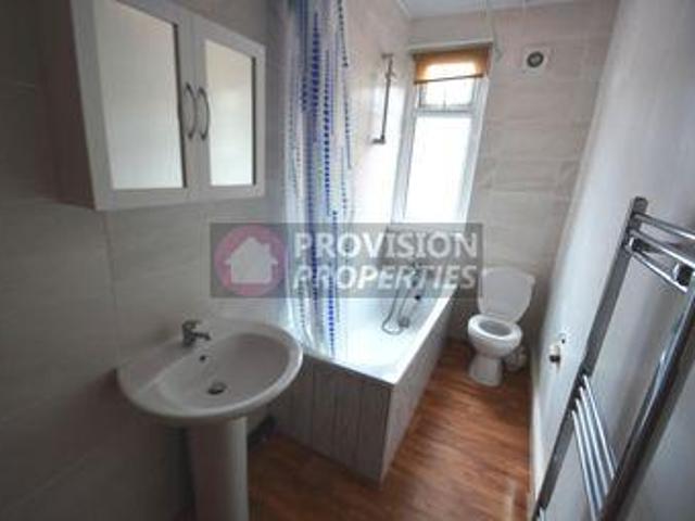 4 Bedrooms Terraced house for rent in Meadow View, Hyde Park, Leeds LS6