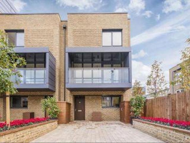 4 Bedrooms Terraced house for rent in Napier House, London W3