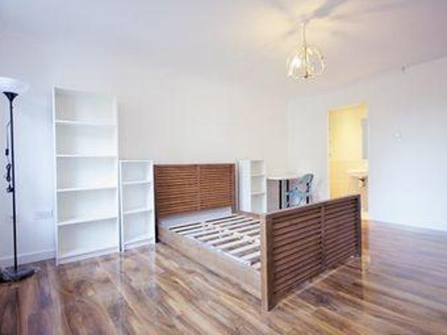 4 Bedrooms Terraced house for rent in Neville Close, Leytonstone, London E11