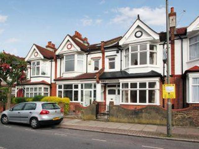 4 Bedrooms Terraced house for rent in Avoca Road, Tooting Bec, London SW17